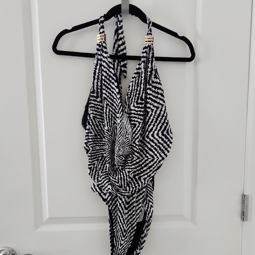 Bar Iii Black And White Zigzag Swimsuit - Gem